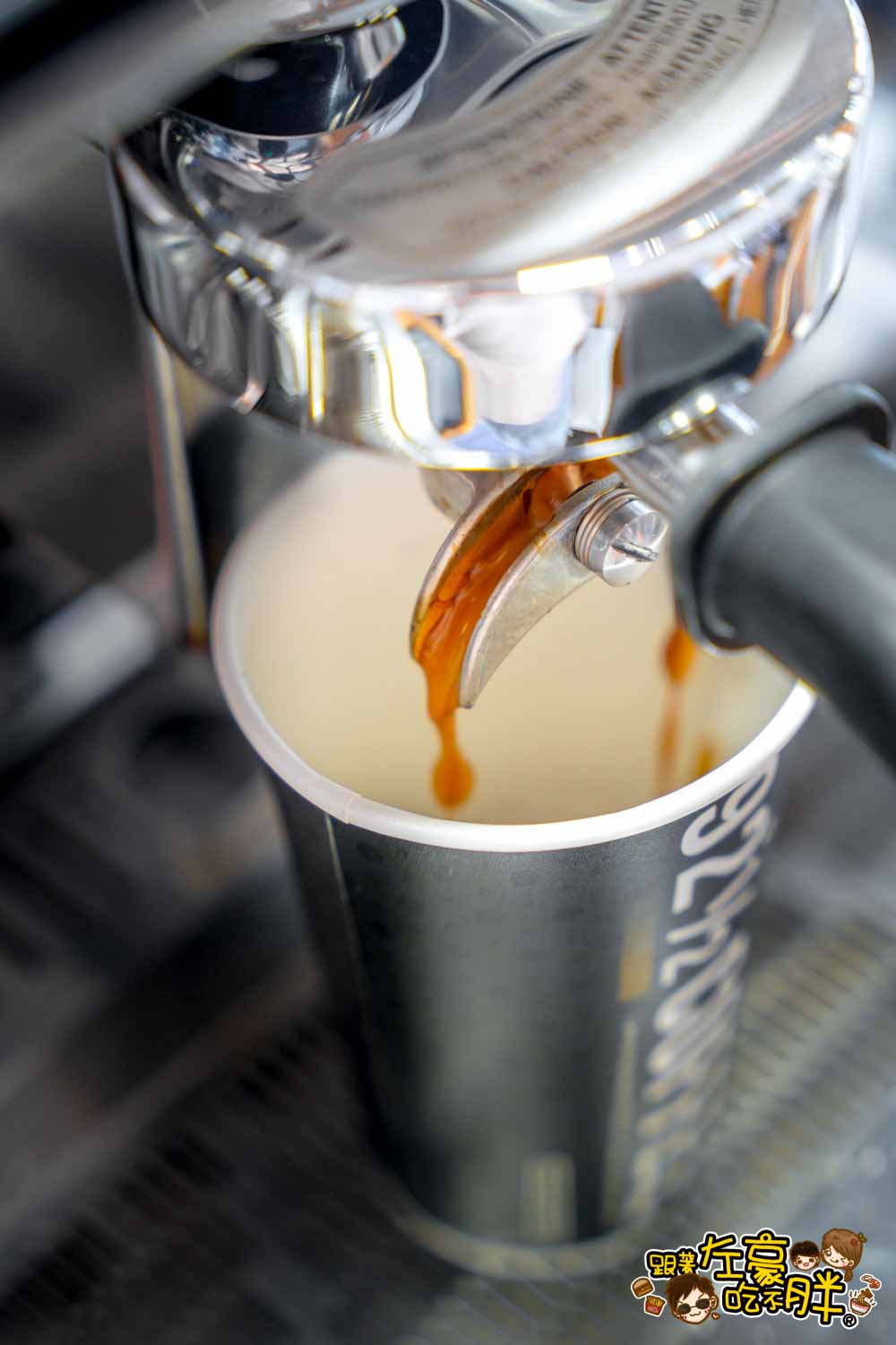 92度半咖啡.外帶咖啡紅店.高質感平價咖啡.最新南洋風咖啡限定上市.滑嫩奶酪咖啡超順口。 @跟著左豪吃不胖